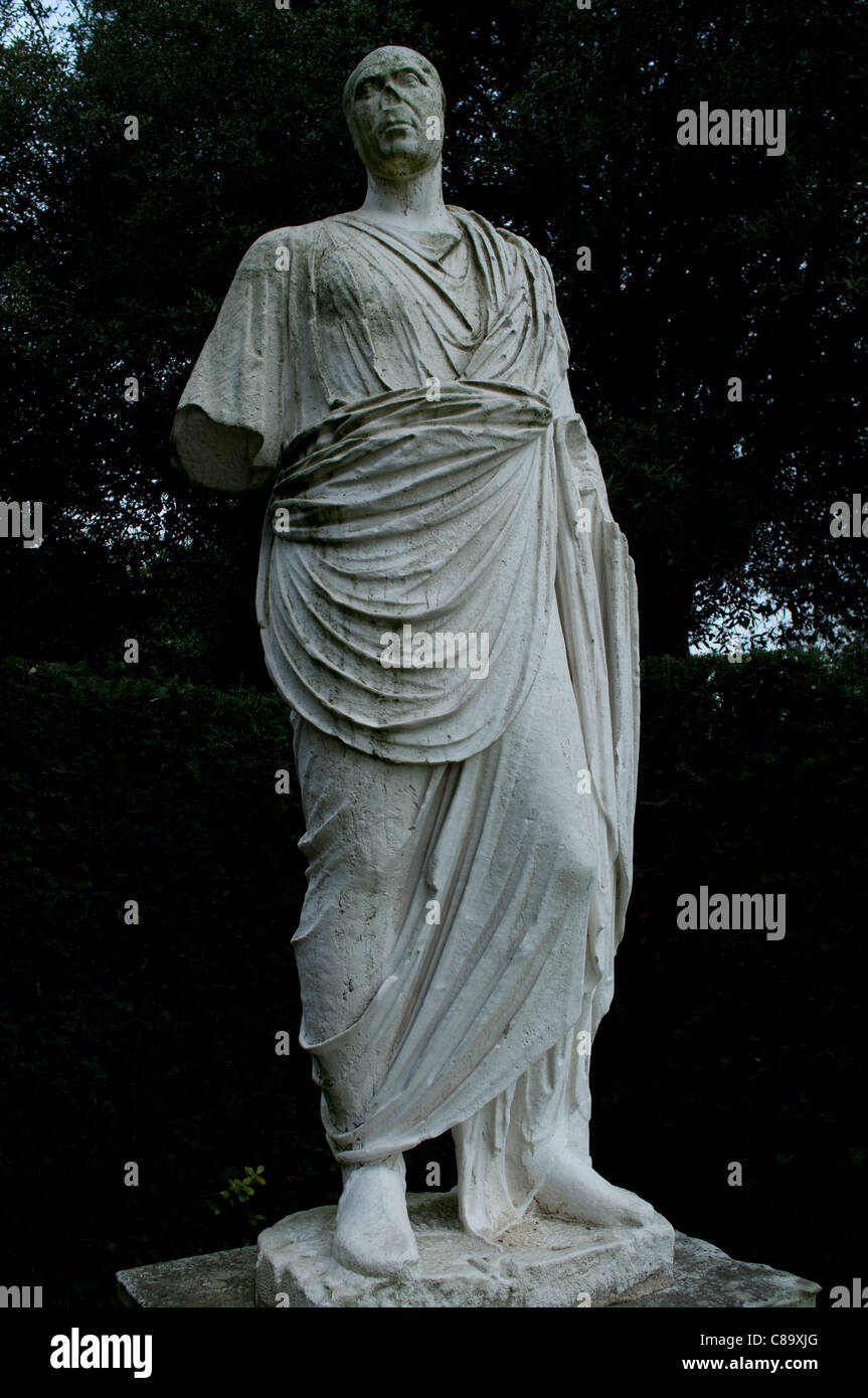 Damaged classical statue hi-res stock photography and images - Alamy