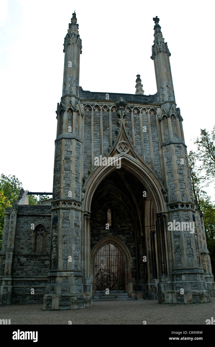 Building at nunhead cemetery hi-res stock photography and images - Alamy