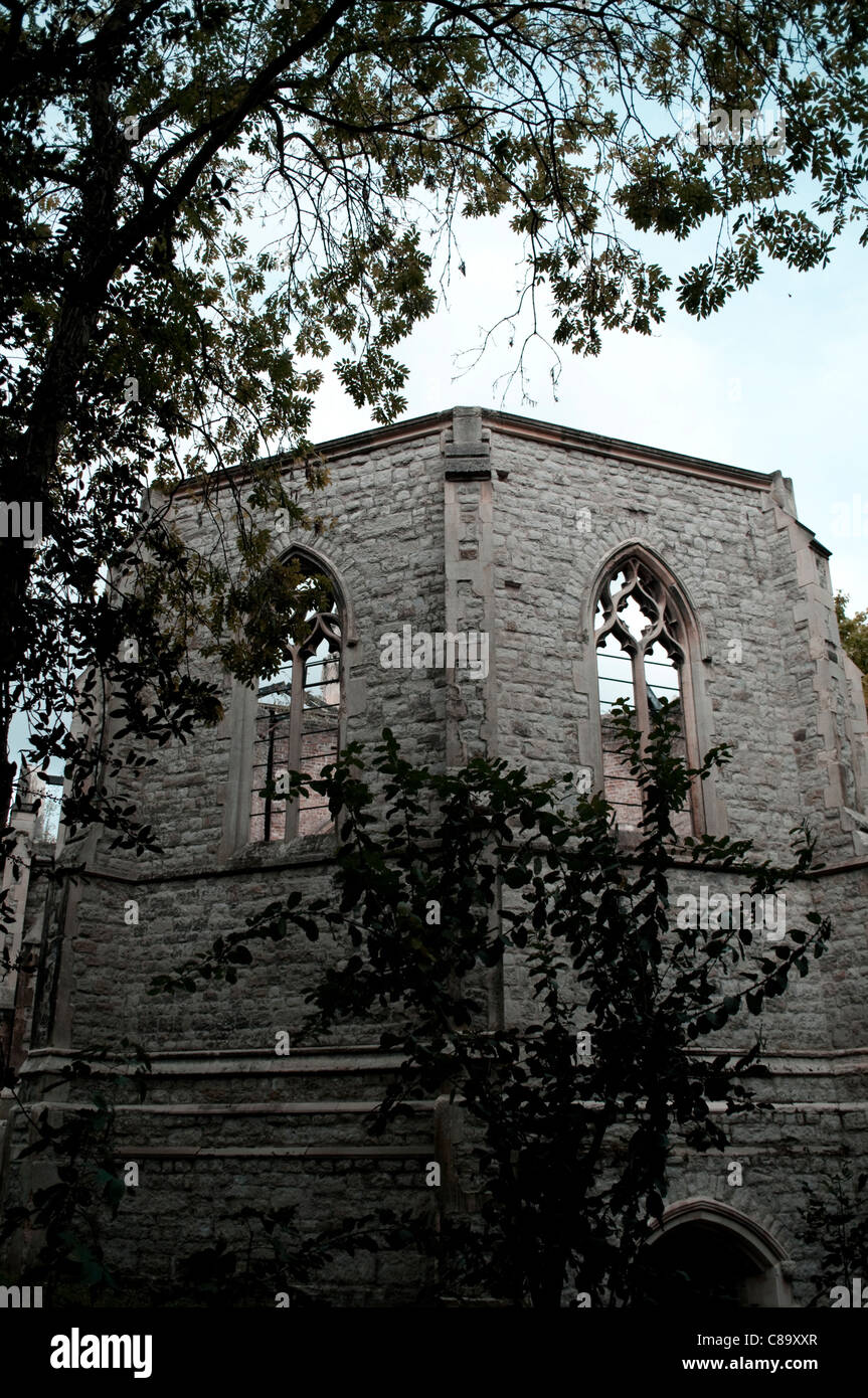 Building at nunhead cemetery hi-res stock photography and images - Alamy