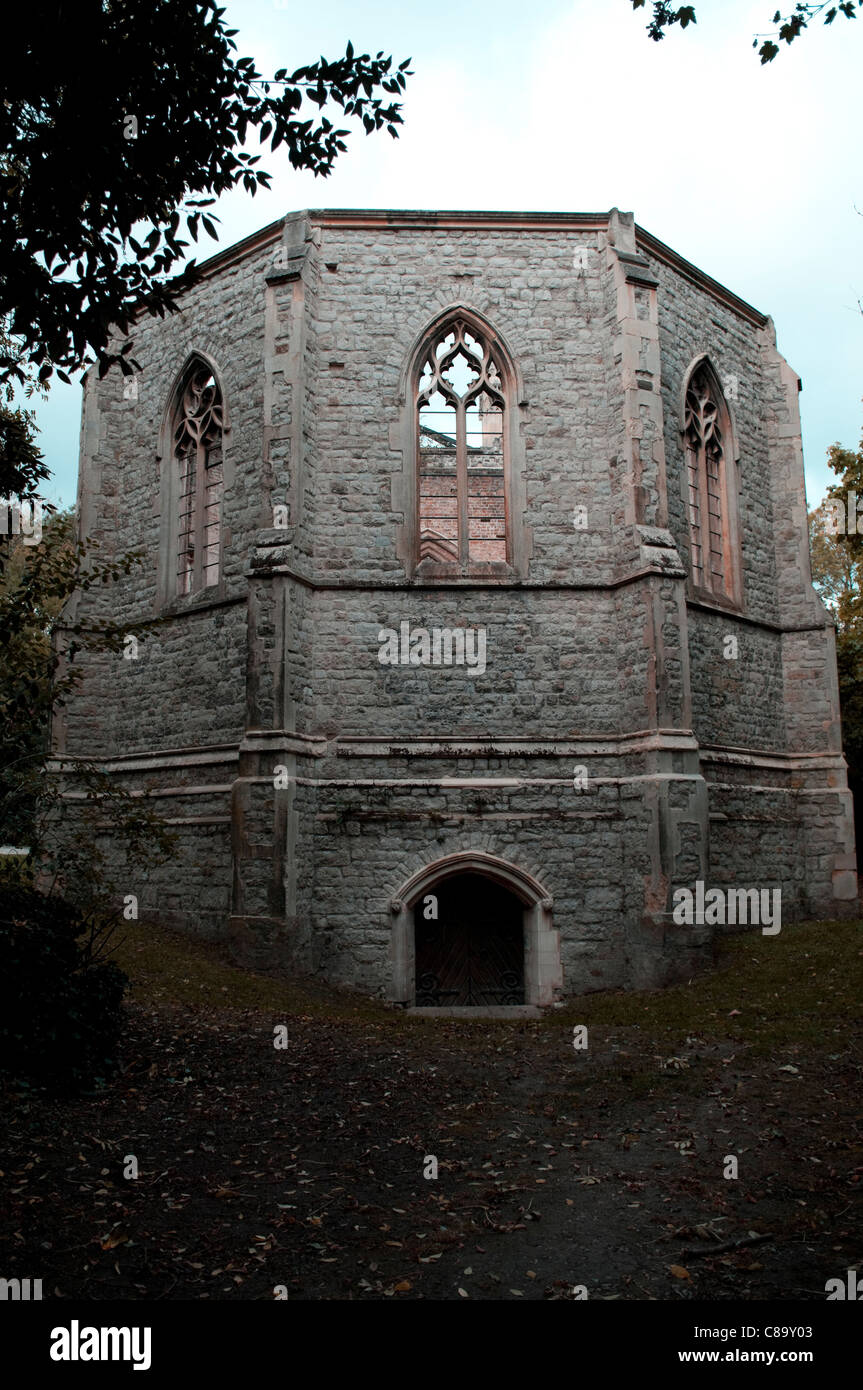 Building at nunhead cemetery hi-res stock photography and images - Alamy