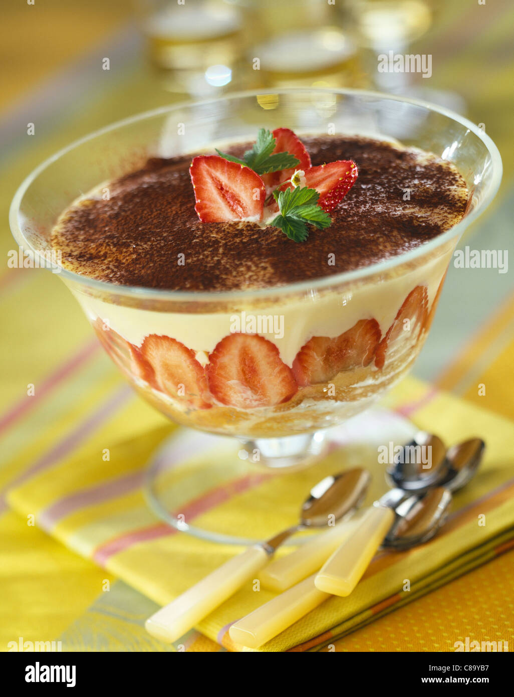 Individual strawberry trifle dessert hi-res stock photography and ...