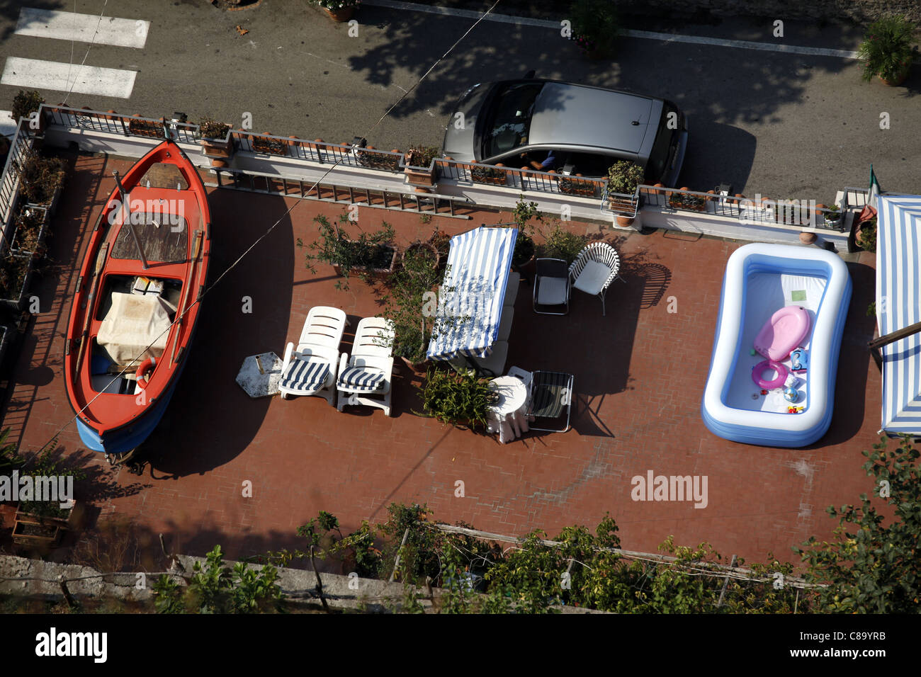 Pink paddling pool hi-res stock photography and images - Alamy