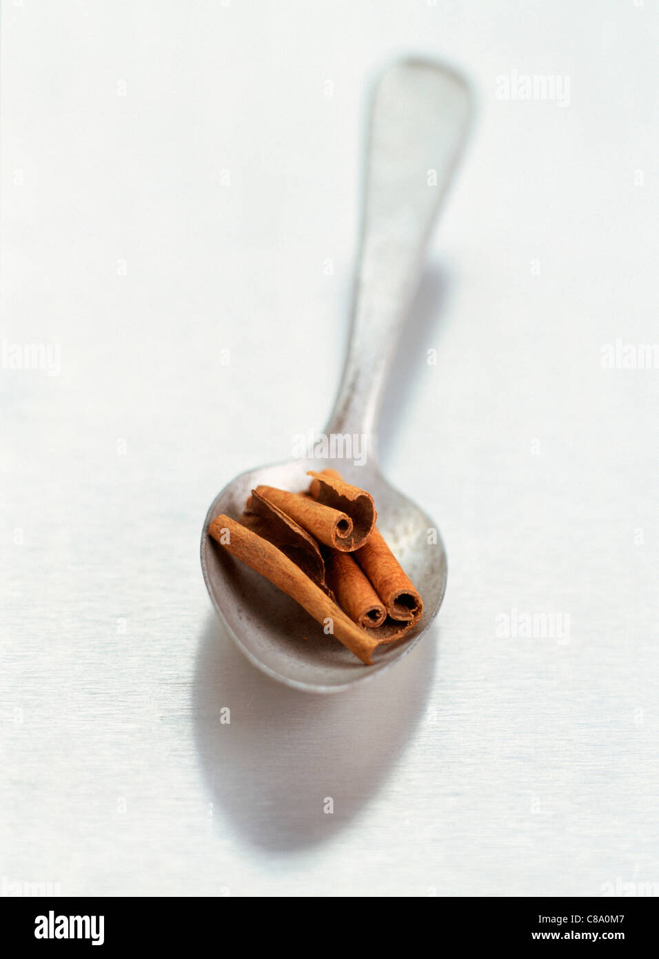 Spoon of cinnamon Stock Photo - Alamy