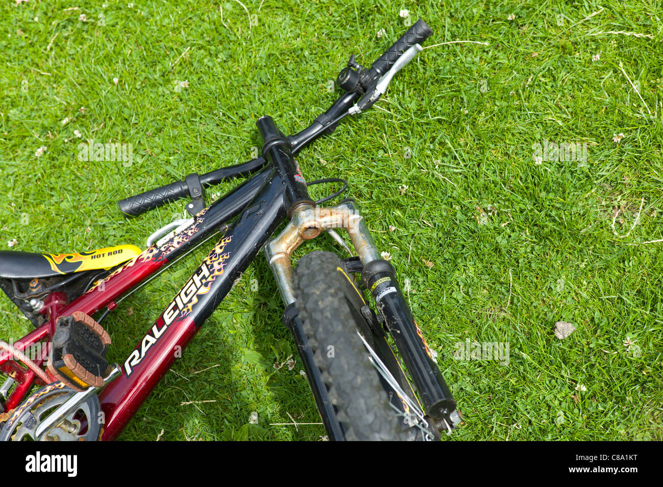 Red bike in laying grass hi-res stock photography and images - Alamy