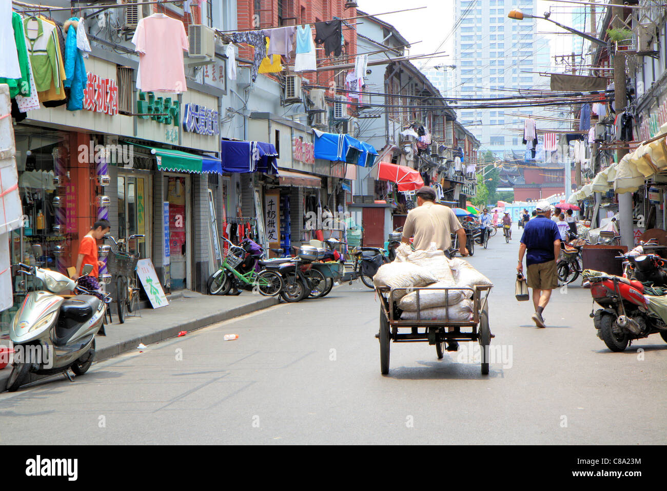 Shanghai city life hi-res stock photography and images - Alamy