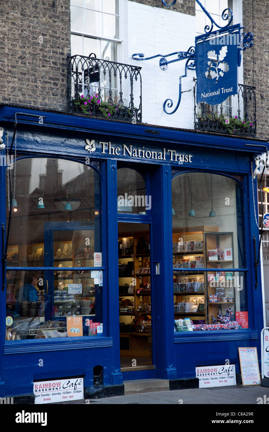 National trust emblem hi-res stock photography and images - Alamy