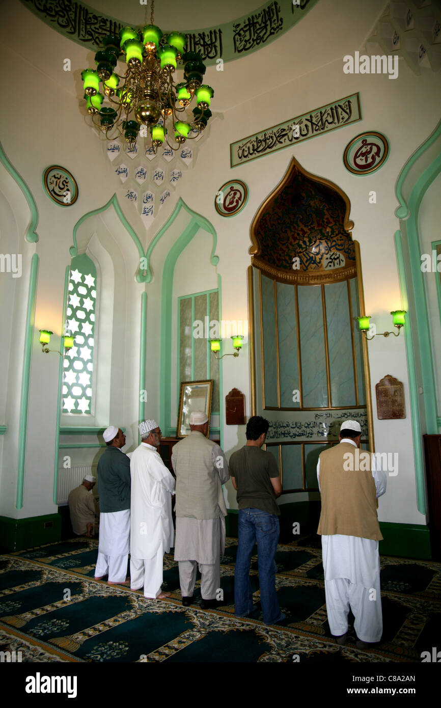 Mosque in england hi-res stock photography and images - Alamy