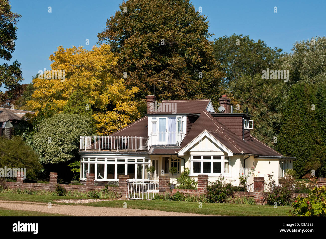 Big country house england hi-res stock photography and images - Alamy