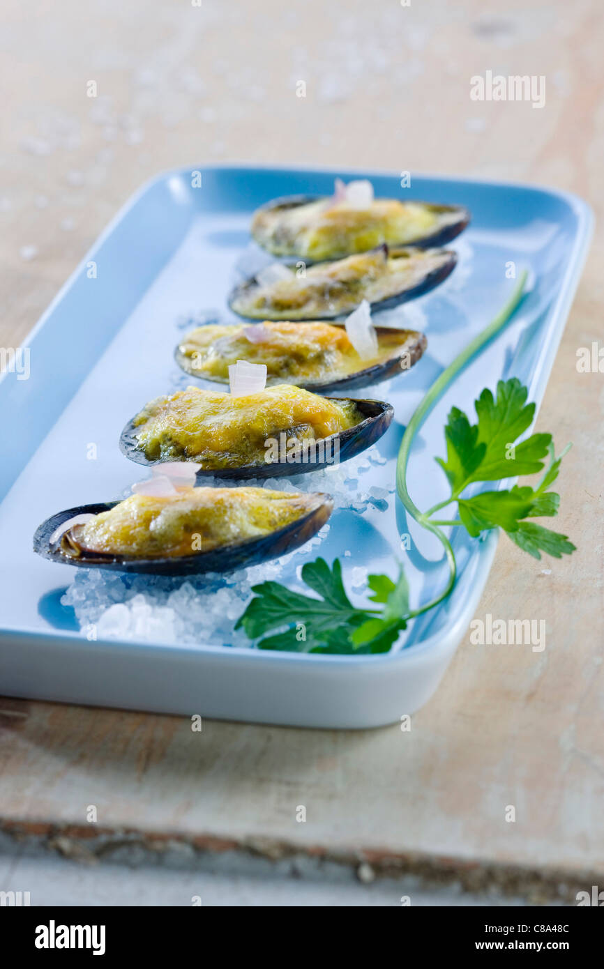 Mussels au gratin Stock Photo - Alamy