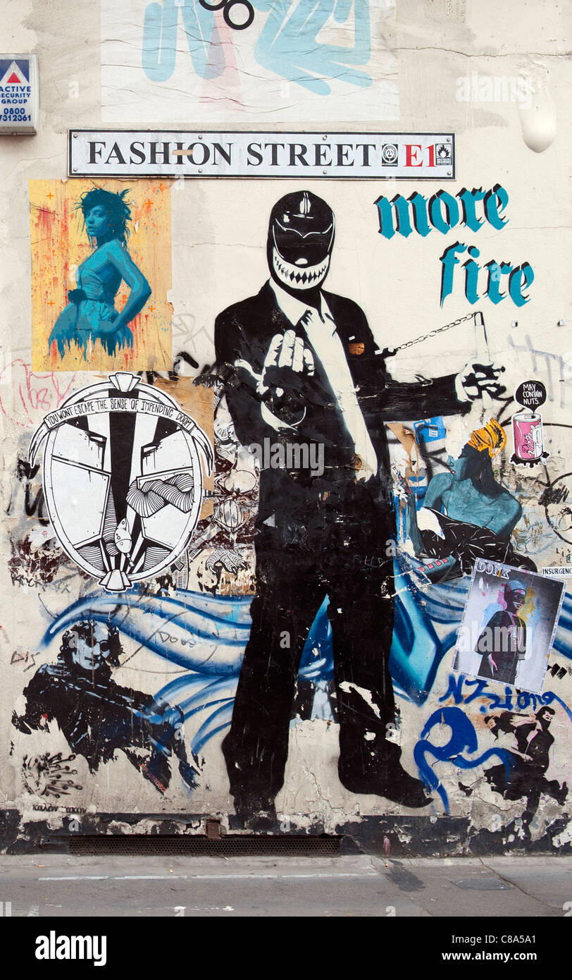 Street art and graffitti in Fashion Street, Spitafields London, UK ...
