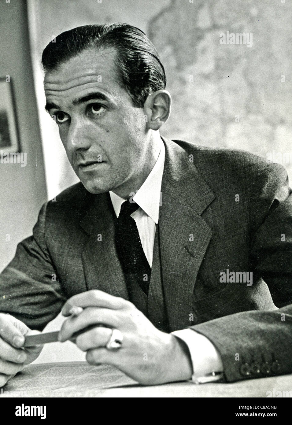 EDWARD R. MURROW (1908-1965) American journalist broadcasting to CBS ...