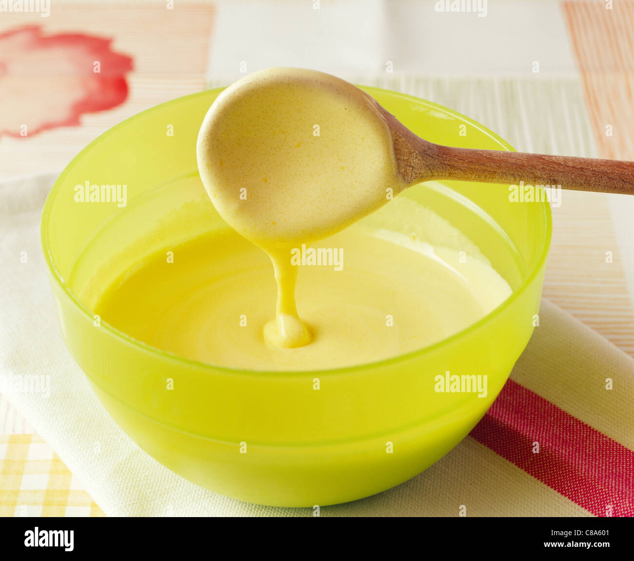 Preparing the cake mixture Stock Photo - Alamy