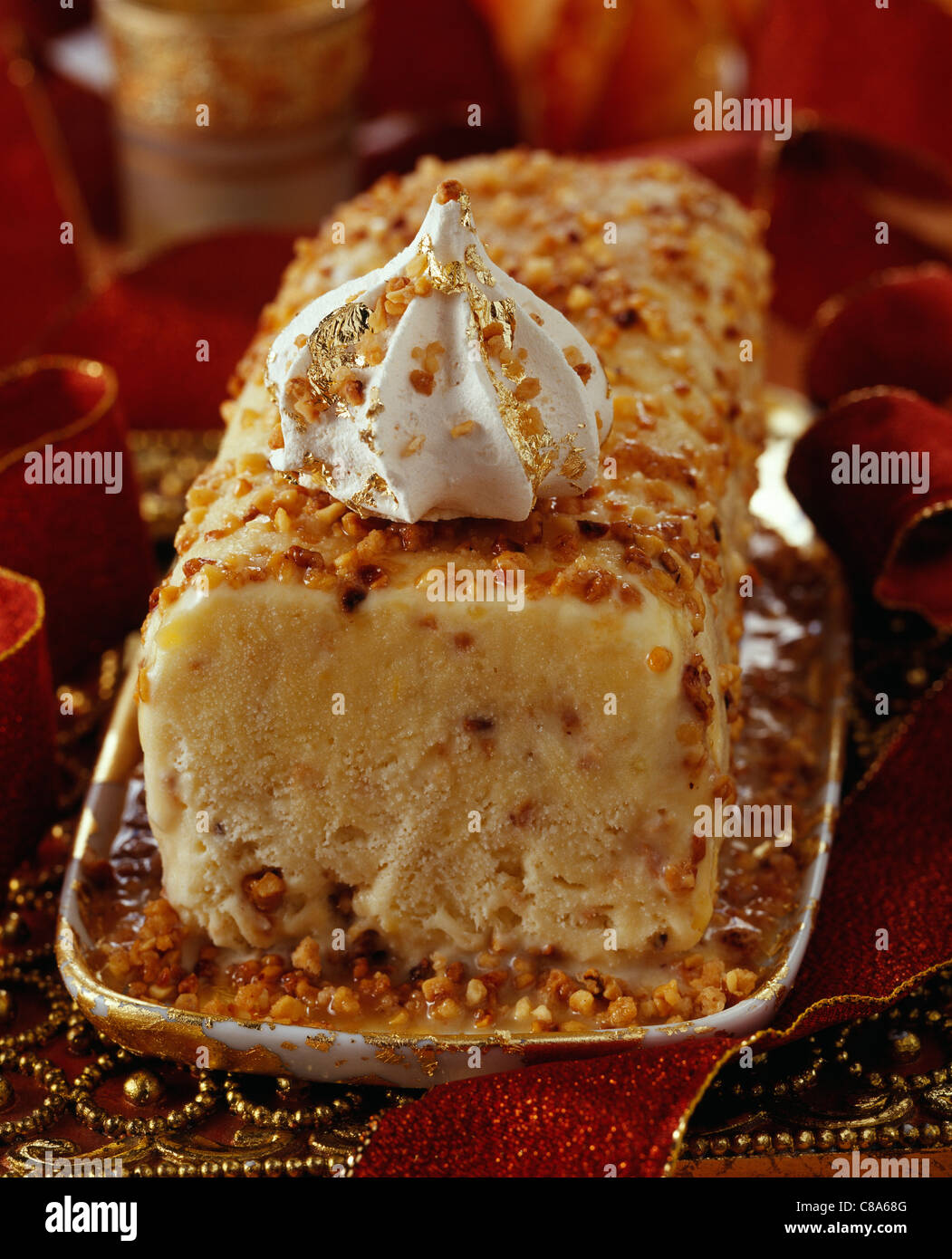 Almond-flavored ice cream log cake Stock Photo - Alamy