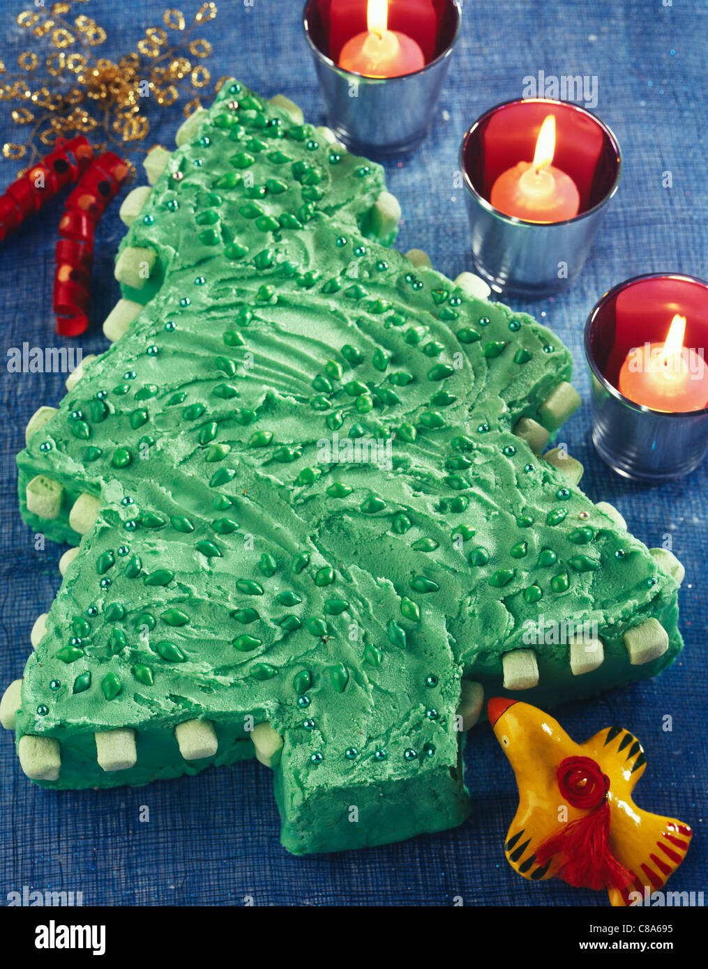 Christmas tree shaped cake hi-res stock photography and images - Alamy