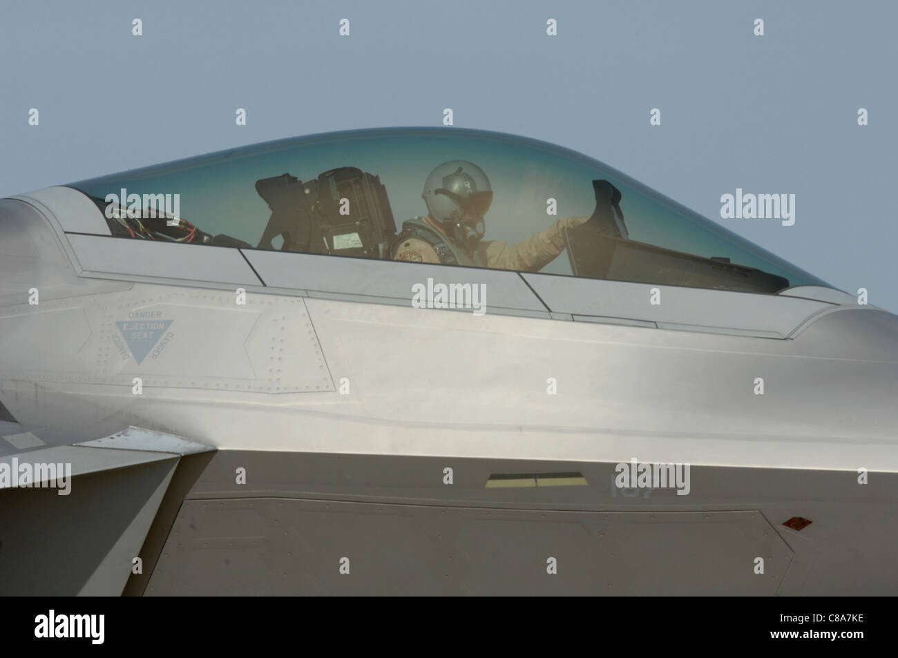 F22 raptor cockpit hi-res stock photography and images - Alamy