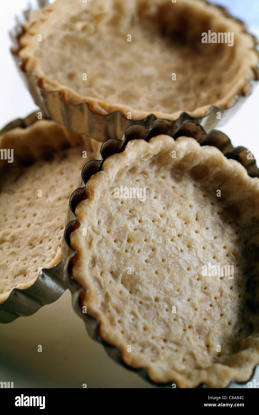 Cooked pastry base in tartlet mould Stock Photo - Alamy