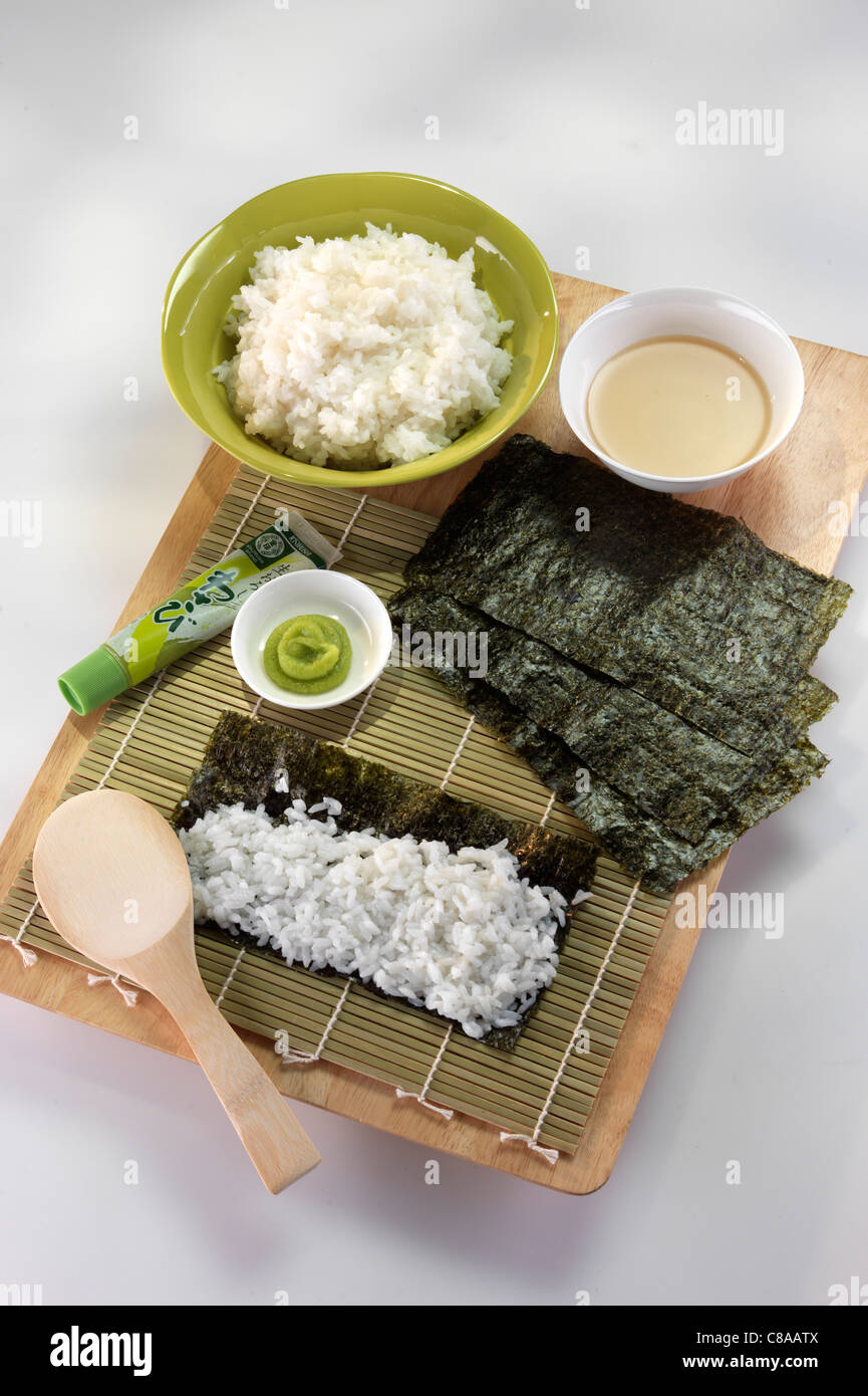 Nori leaves hi-res stock photography and images - Alamy