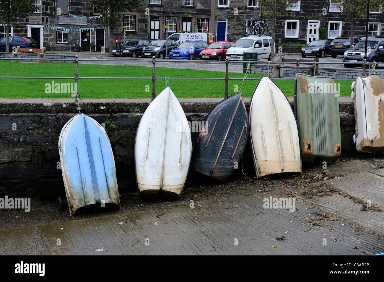 Rowing boats in a harbour hi-res stock photography and images - Alamy