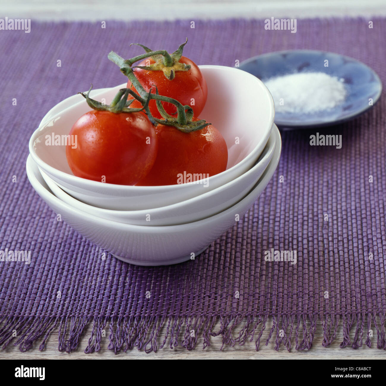 Bunch of tomatoes Stock Photo - Alamy