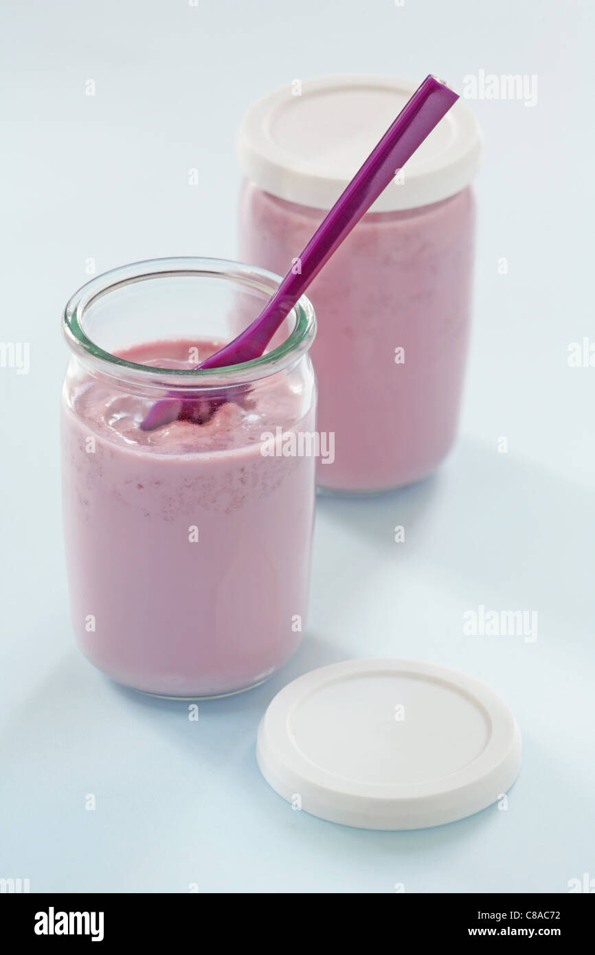 Yoghurt pots hi-res stock photography and images - Alamy