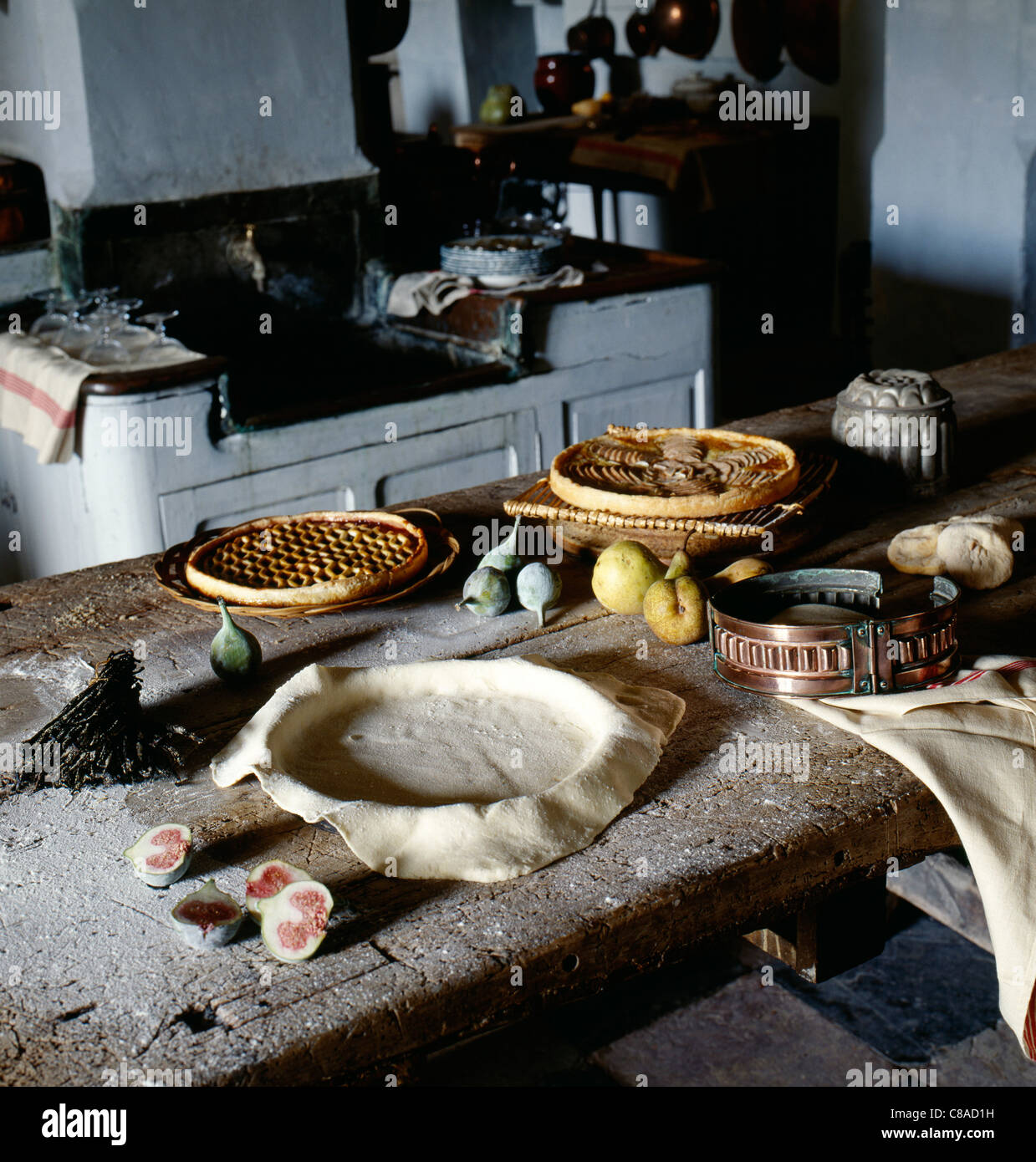 Cooking in an old fashioned kitchen hi-res stock photography and images ...
