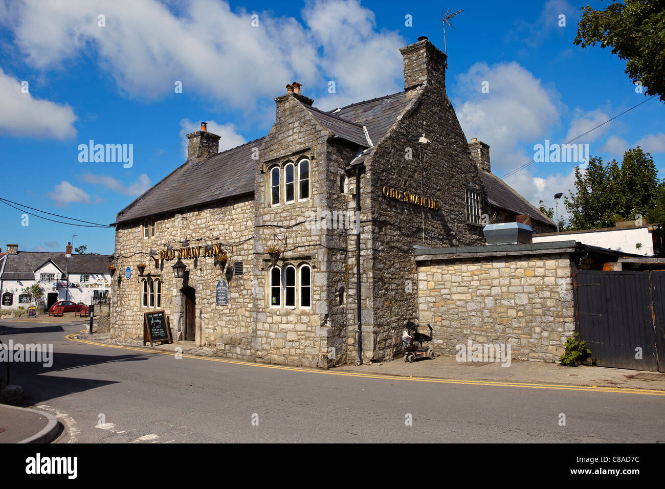 Swan inn hi-res stock photography and images - Alamy