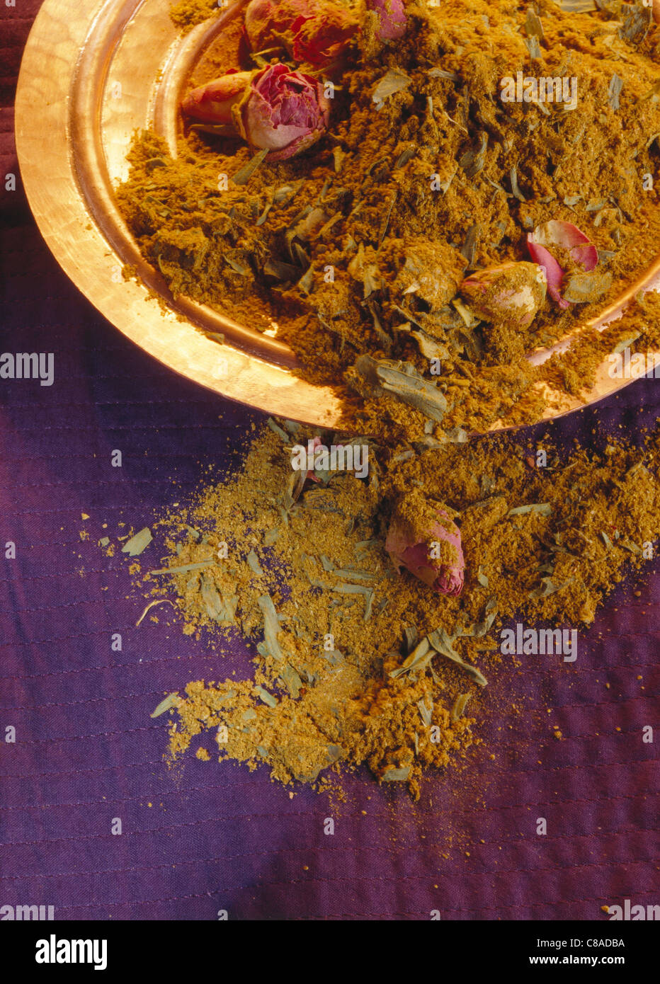 Mixed spices and rose buds Stock Photo - Alamy
