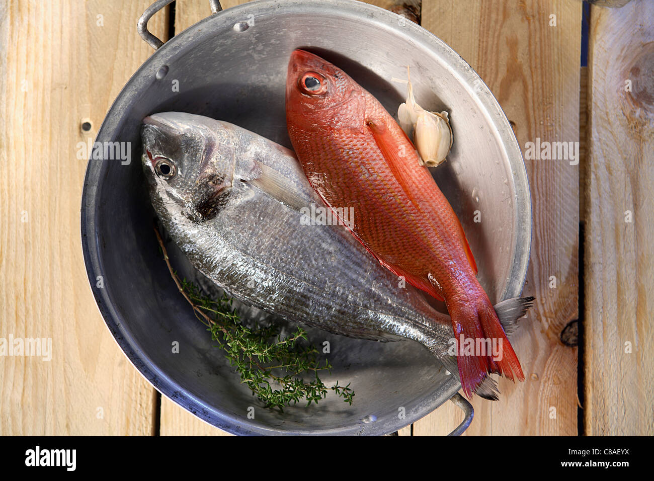 Raw sea bream and red mullet Stock Photo - Alamy