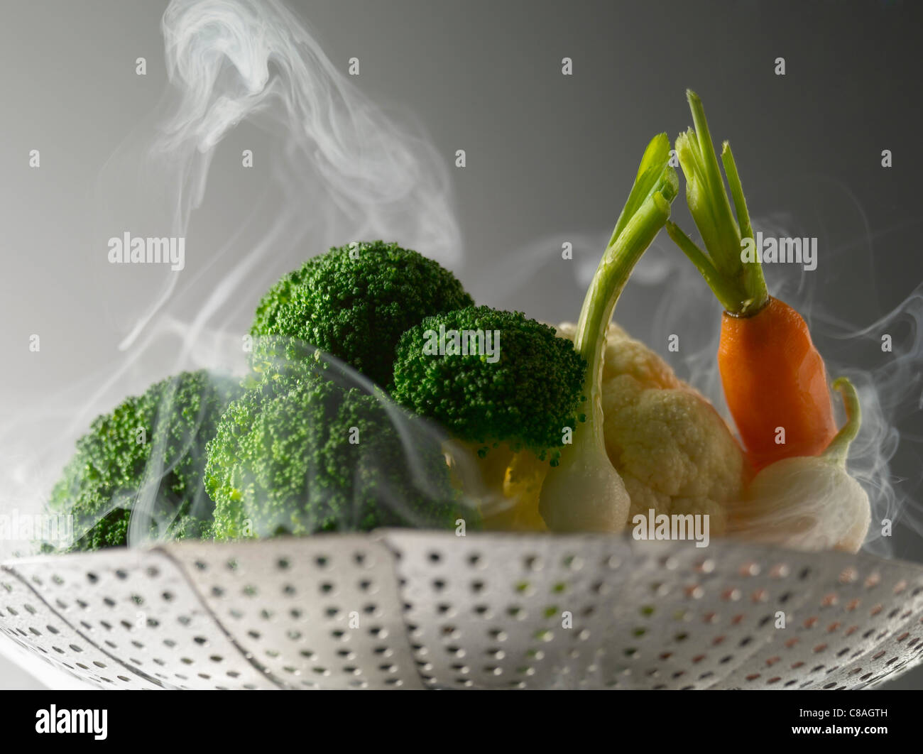 Steam cooking vegetables Stock Photo - Alamy
