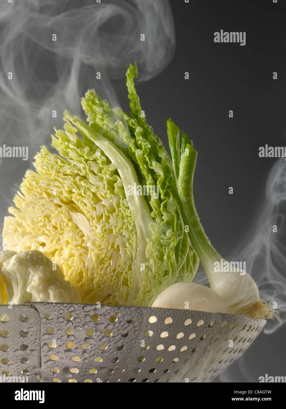 Steam cooking vegetables Stock Photo - Alamy