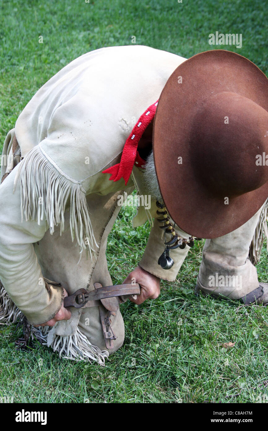 A trapper setting an animal trap Stock Photo - Alamy