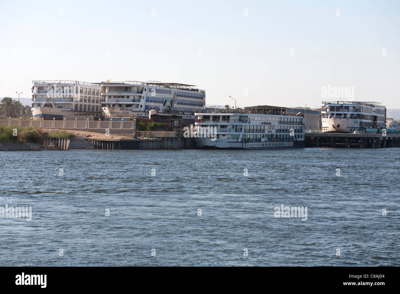 Ship alongside at dock hi-res stock photography and images - Alamy