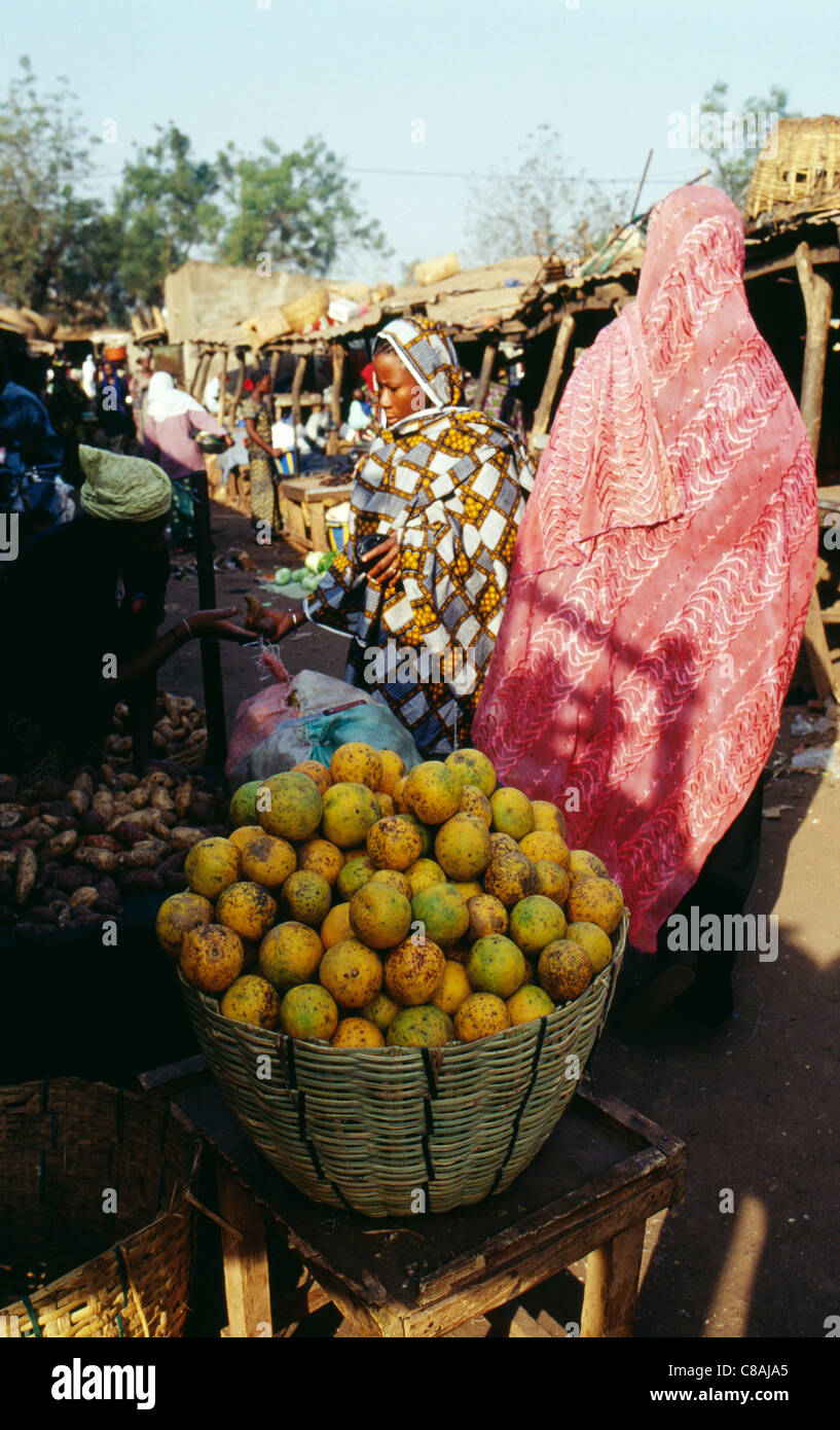 Bamako market hi-res stock photography and images - Alamy