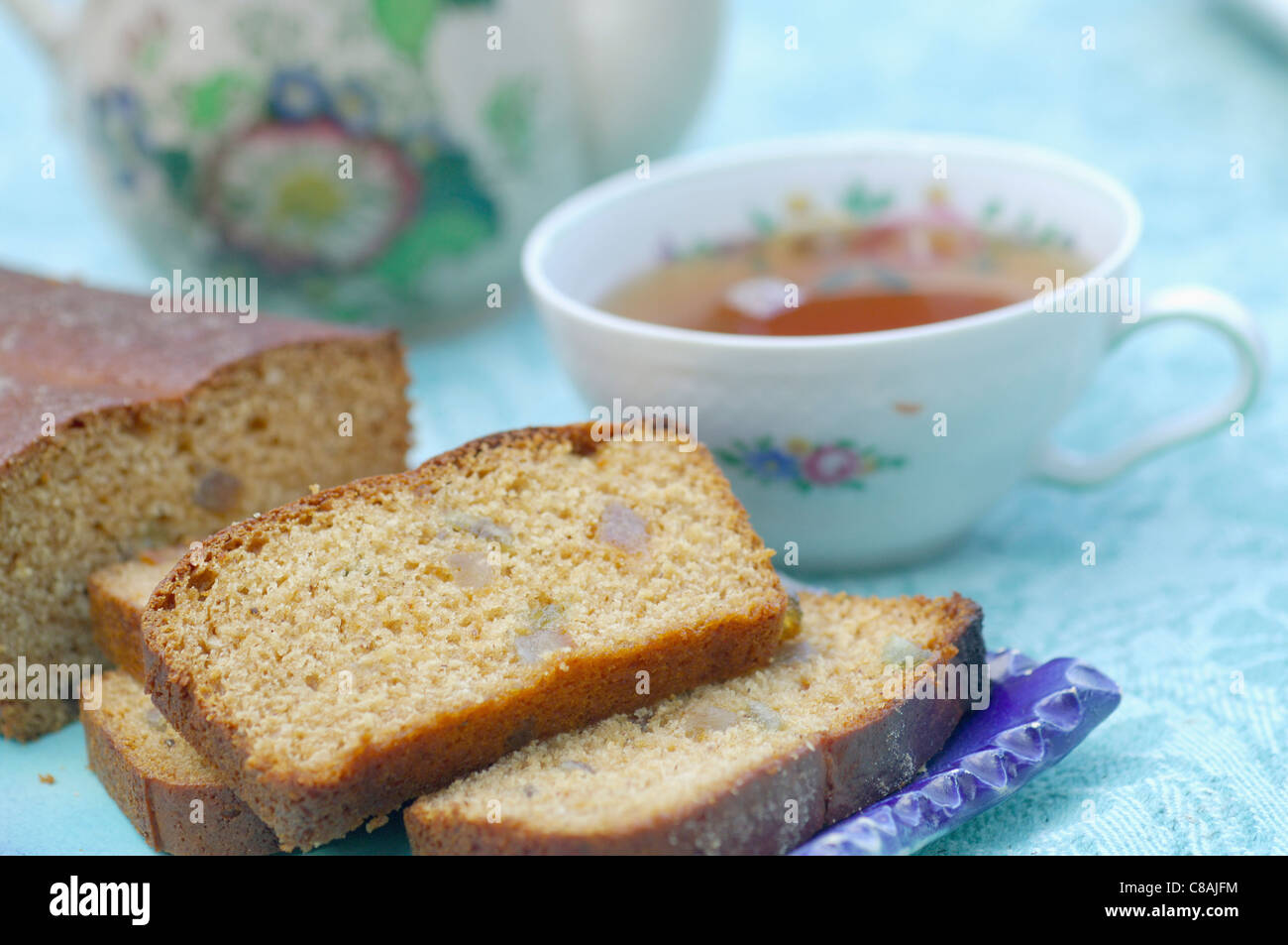 Gingerbread for tea hi-res stock photography and images - Alamy