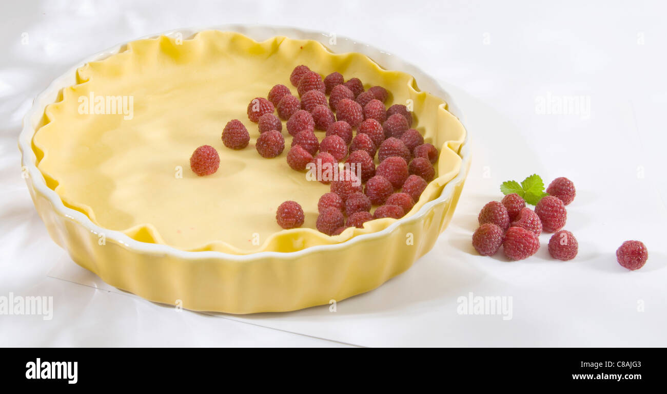 Uncooked pastry in the mould and raspberries Stock Photo - Alamy