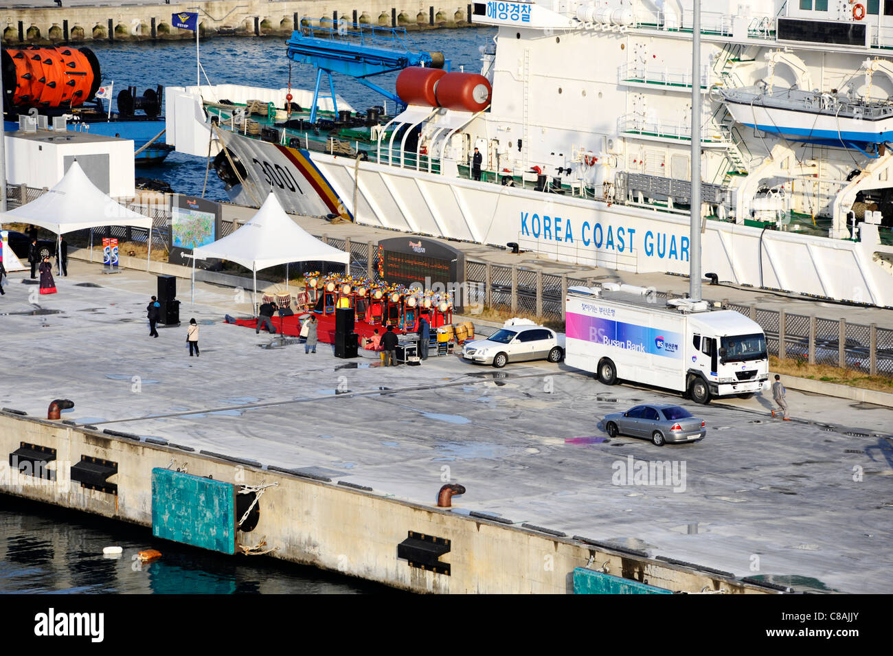 Welcoming cruise ship hi-res stock photography and images - Alamy