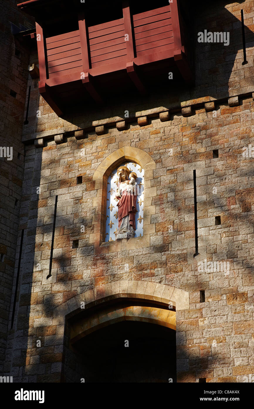 Statue above the main Gate, Castell Coch, (Red Castle), Tongwynlais ...