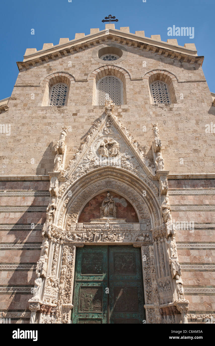 Messina Cathedral, Piazza Del Duomo, Messina, Sicily, Italy Stock Photo ...