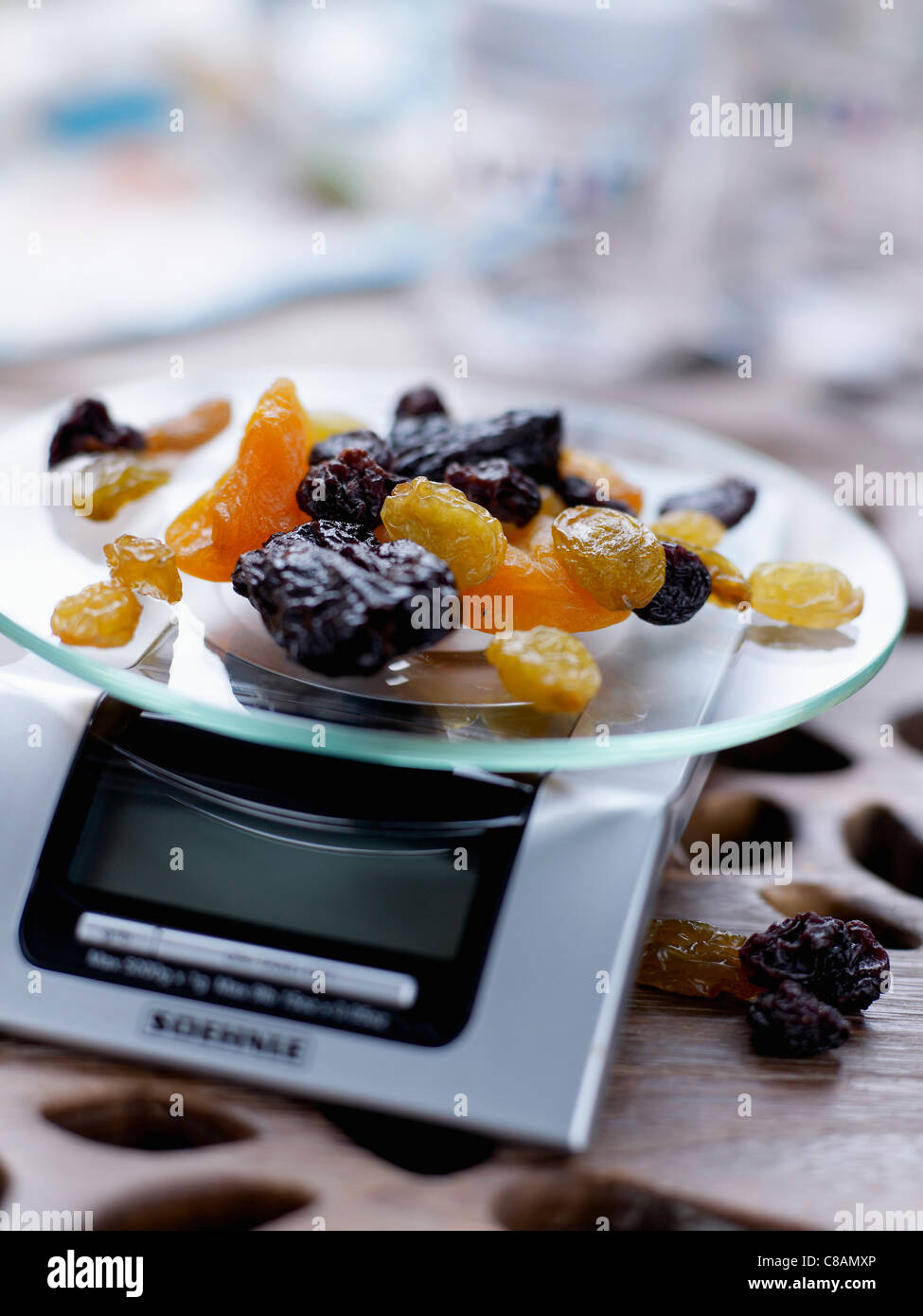 On weighing scales hi-res stock photography and images - Alamy