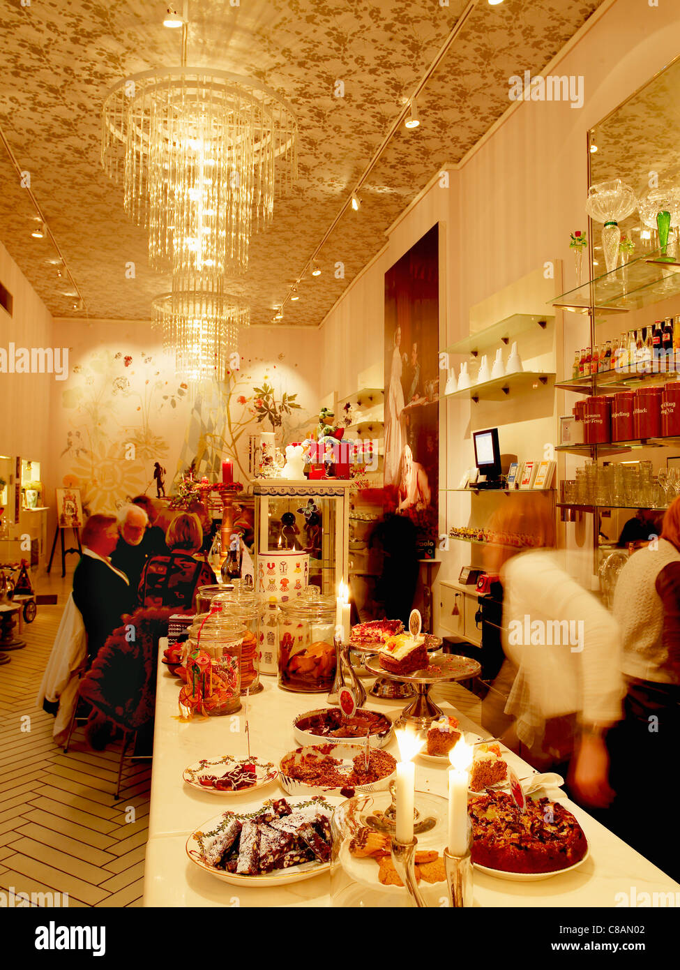 Royal dining table hi-res stock photography and images - Alamy