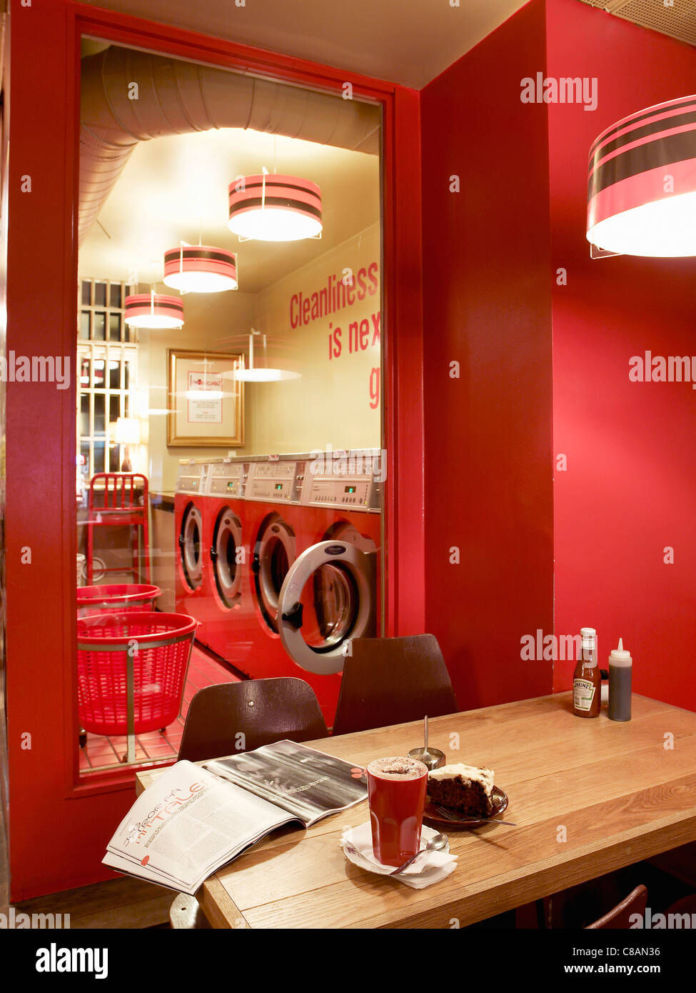 Laundromat setting hi-res stock photography and images - Alamy