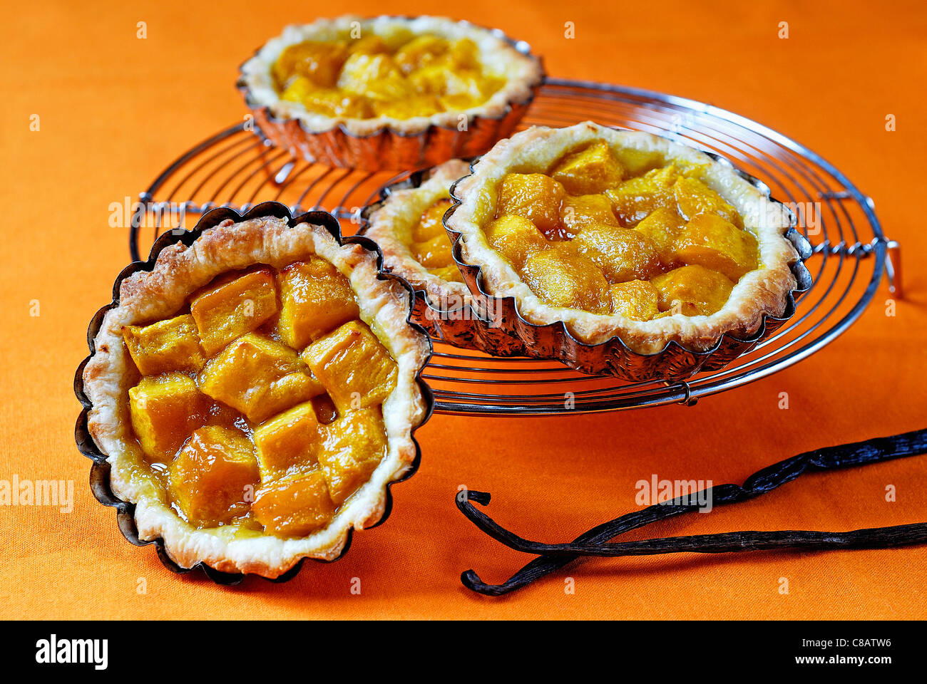 Mango tartlet hi-res stock photography and images - Alamy