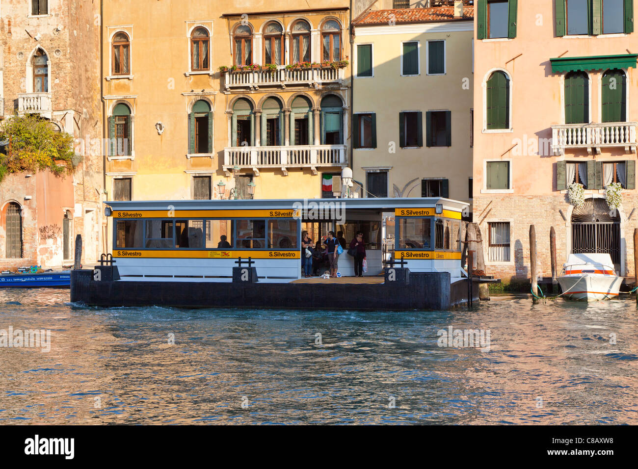 A water bus stop in the Grand Canal Venice Stock Photo - Alamy