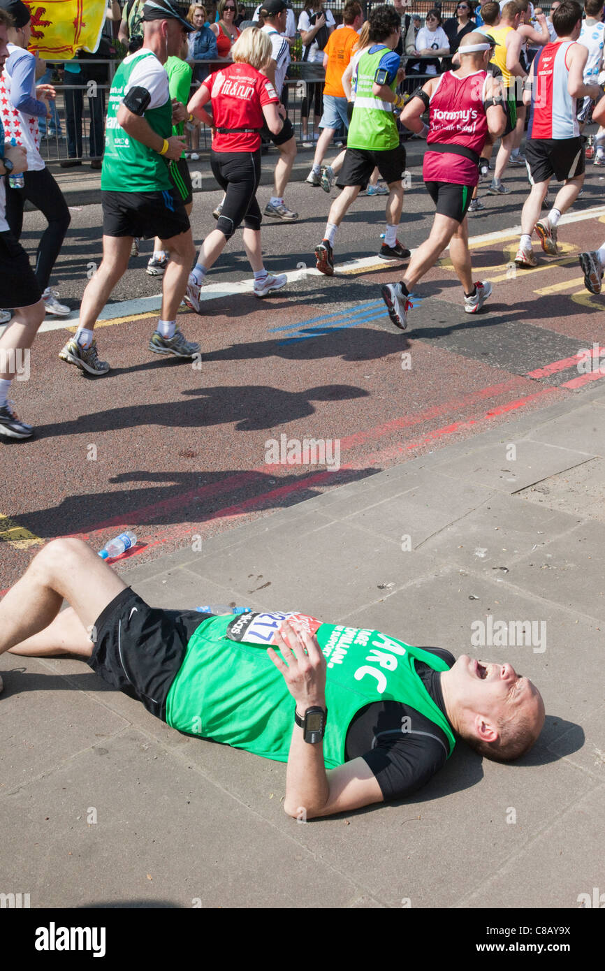 Injured runner athlete cramp hi-res stock photography and images - Alamy