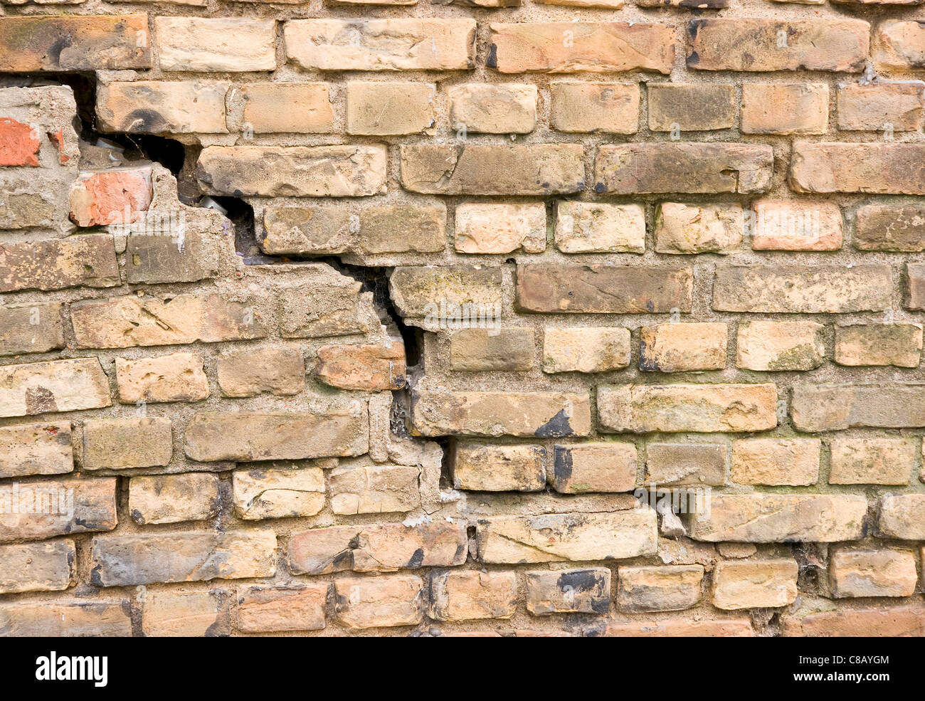 cracked brick wall Stock Photo - Alamy