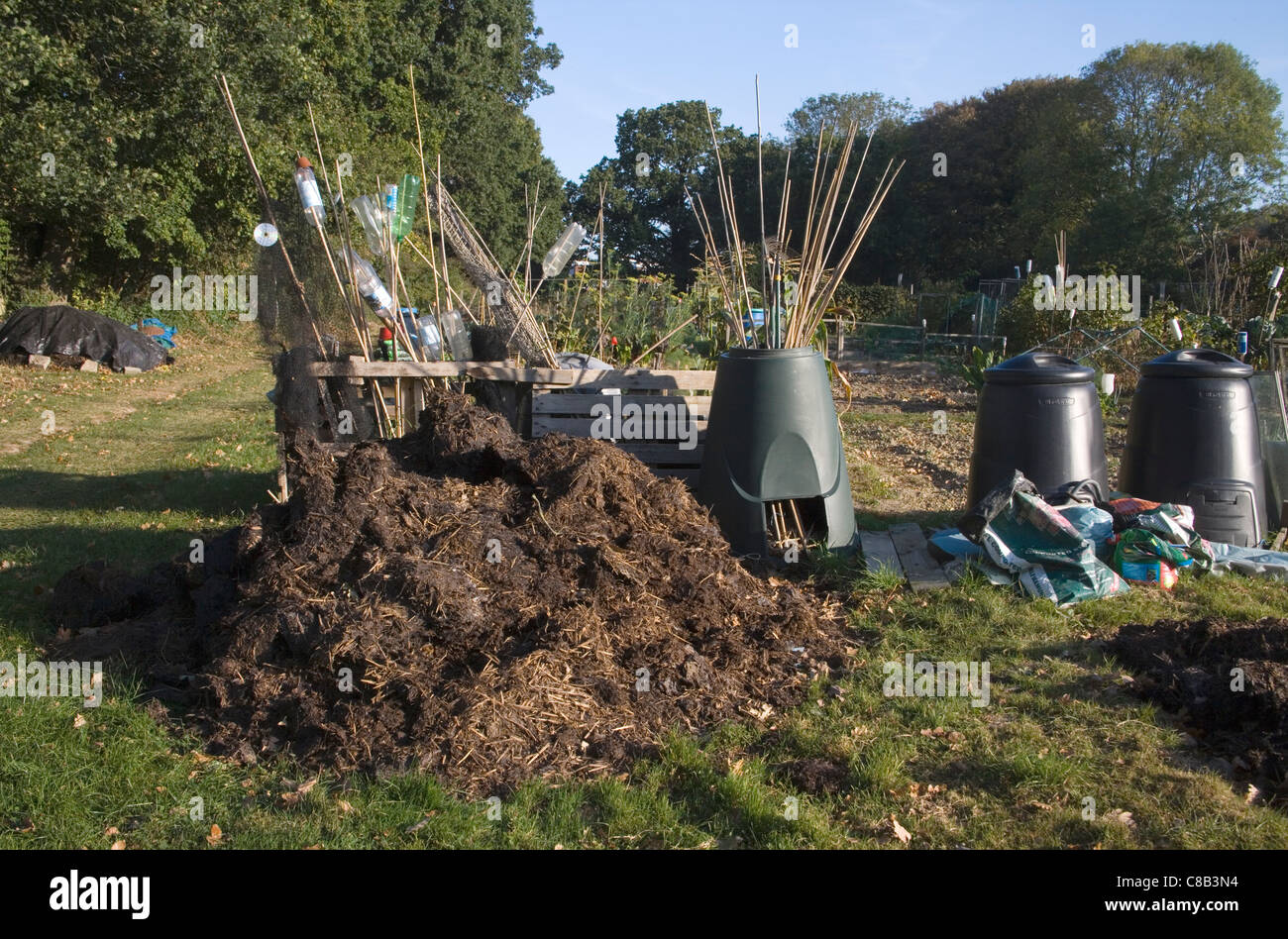 Manure compost heap hi-res stock photography and images - Alamy