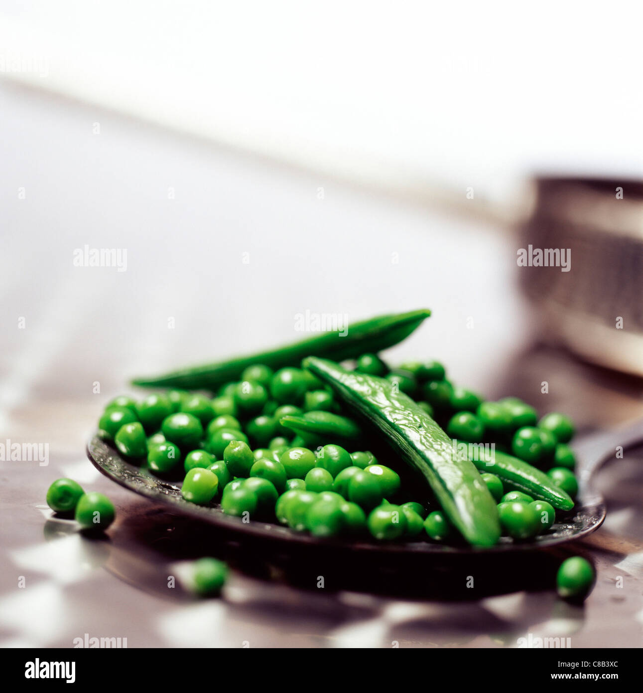 Fresh podded peas Stock Photo - Alamy