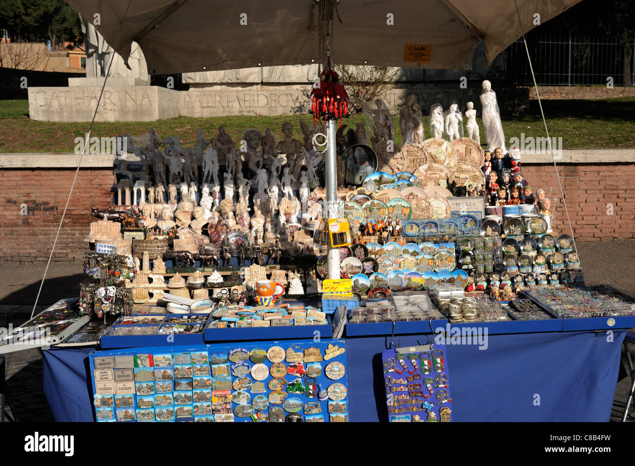 Souvenir stall rome hi-res stock photography and images - Alamy