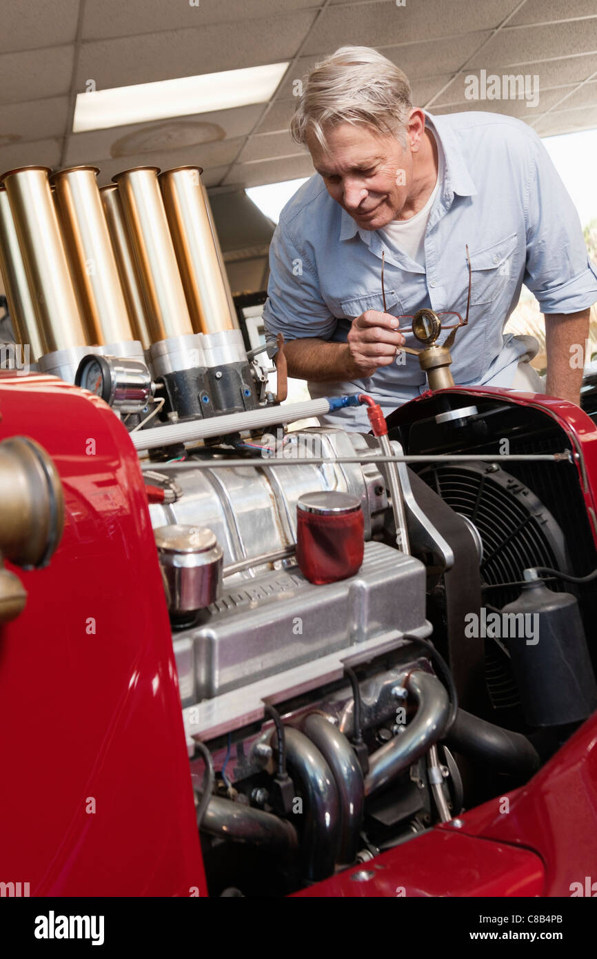 Automobile repair hi-res stock photography and images - Alamy