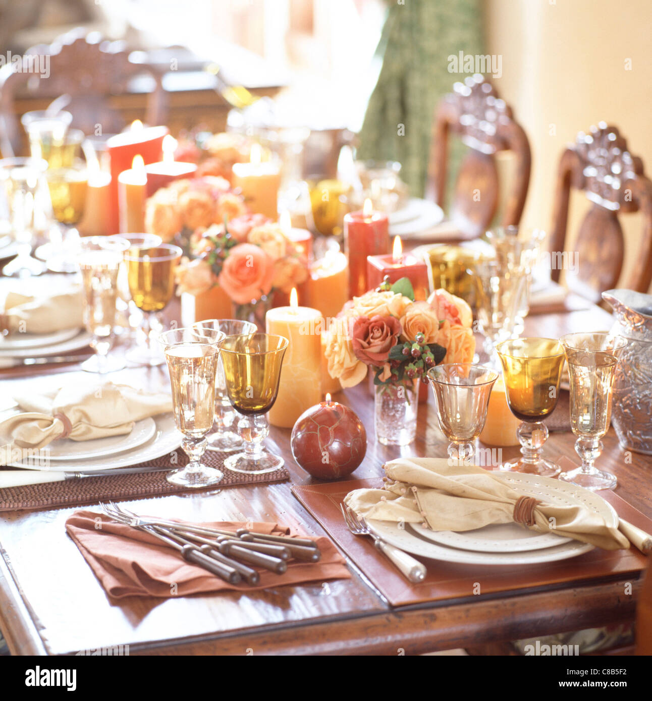 Table set for Sunday lunch Stock Photo - Alamy